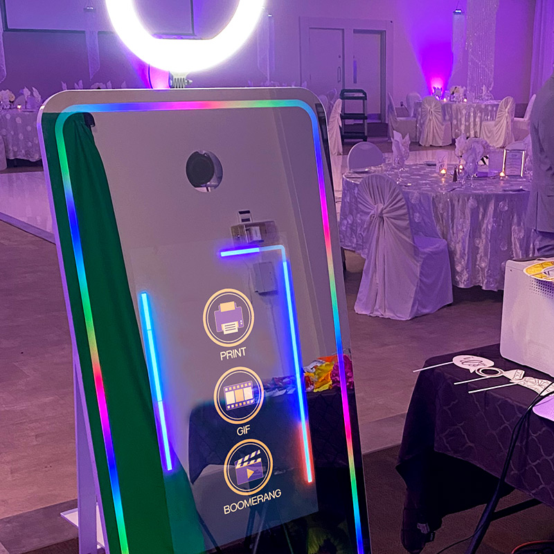 Selfie Station Photobooth - Mirror Features